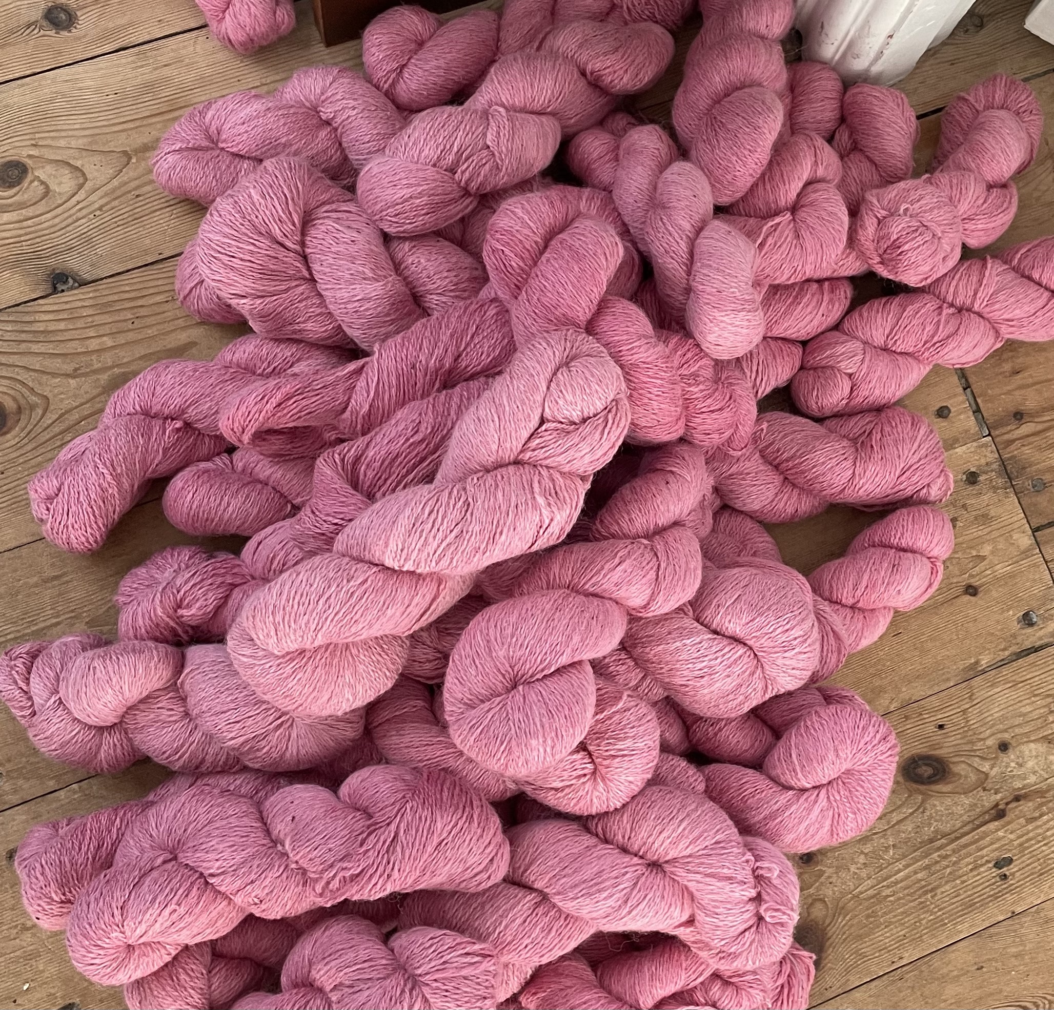 Rosa garn - Håndspundet garn af 100% royal/baby alpakauld